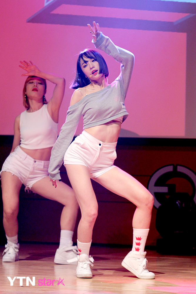 [가요][★포토] EXID, 매혹적인 'L.I.E(엘라이)' 첫 무대 (쇼케이스 현장) | YTN