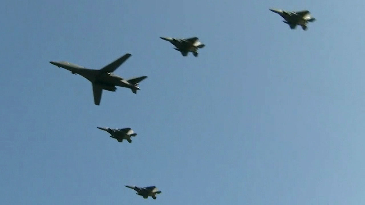 [정치]北 김정은 겁내는 B-52 보다 센 美 B-1B 한반도 출동 | YTN