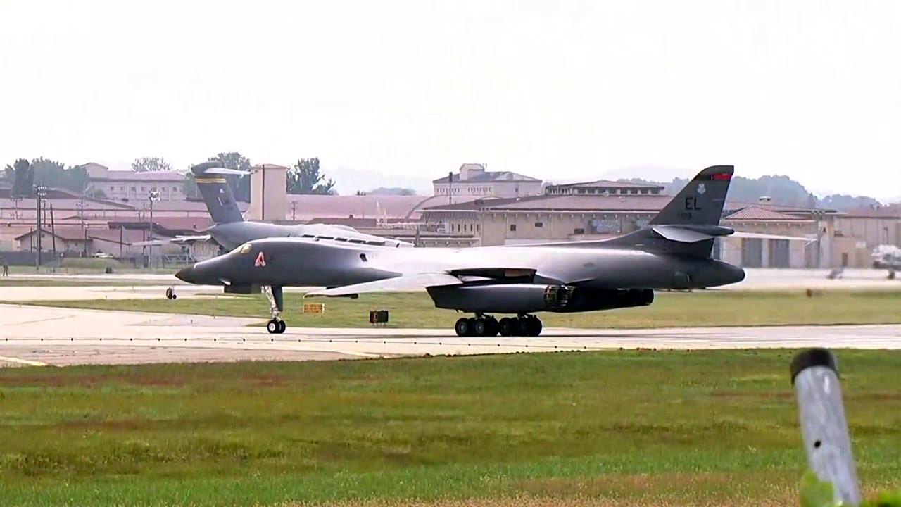 [정치]'한반도 출격' 美 전략폭격기 B-1B, 김정은 겁내는 B52보다 강해 | YTN