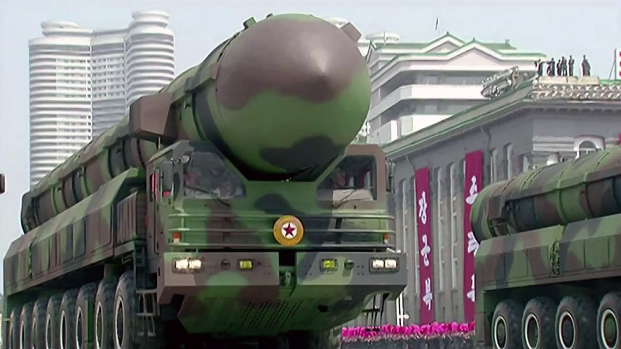 [정치]北, 신형 ICBM 추정 미사일 공개...미국에 무력시위 | YTN
