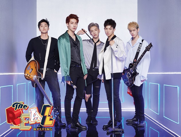 [가요][Y현장] FNC 한성호 대표, 엔플라잉 쇼케이스 나타난 이유 | YTN