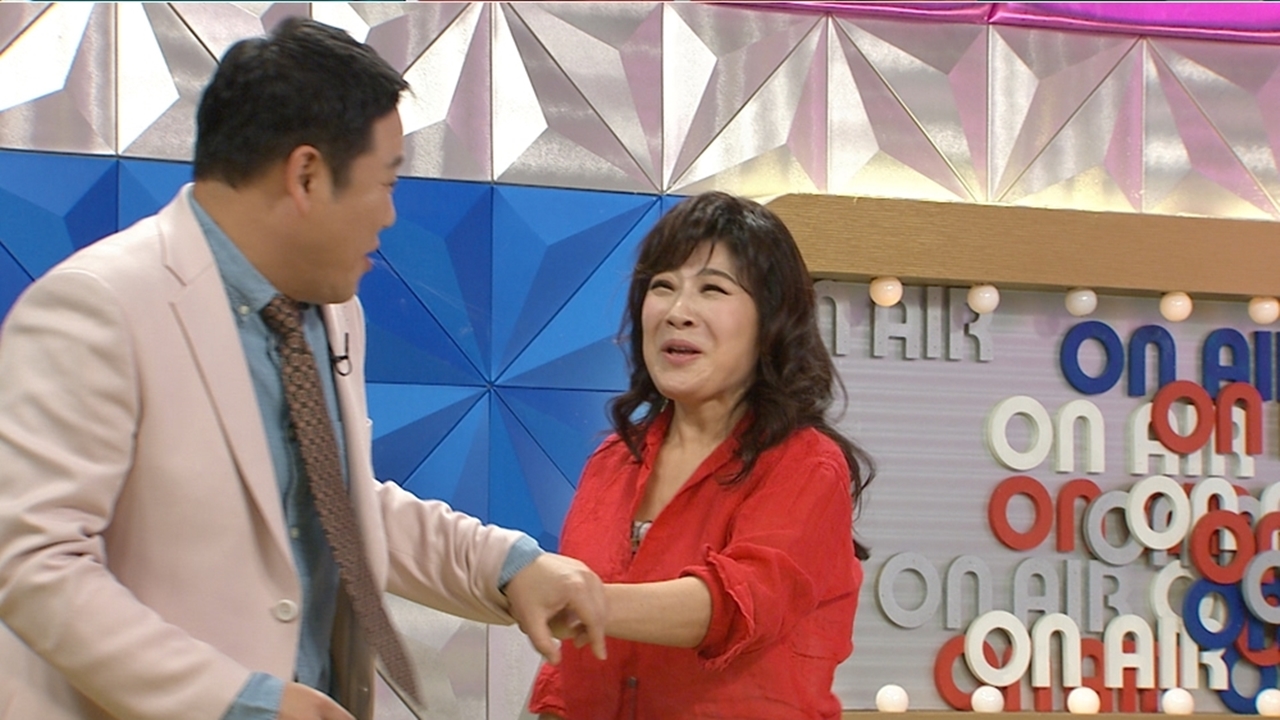 [방송]"누나왔다!"...원조 걸크러시 노사연, '라스' 4MC 쥐락펴락 | YTN