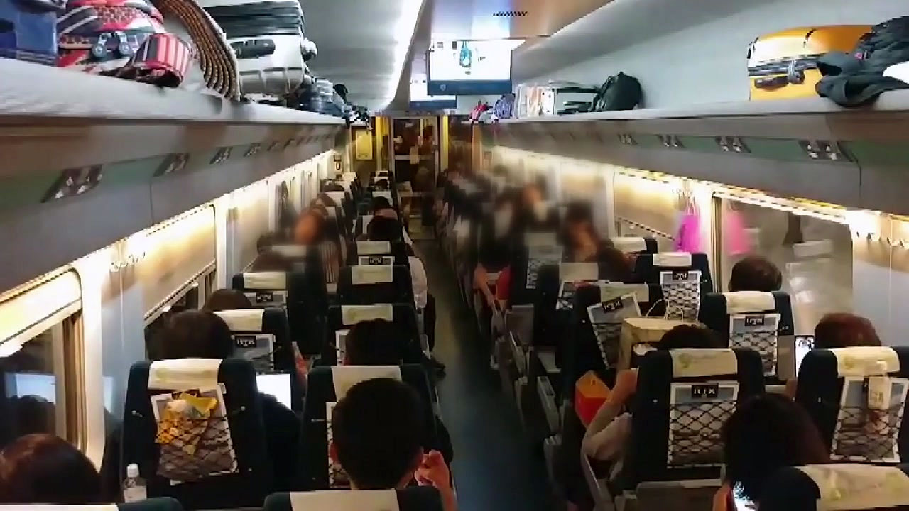 [사회]통신장애로 KTX·SRT 무더기 운행 지연...승객 수천 명 불편 | YTN