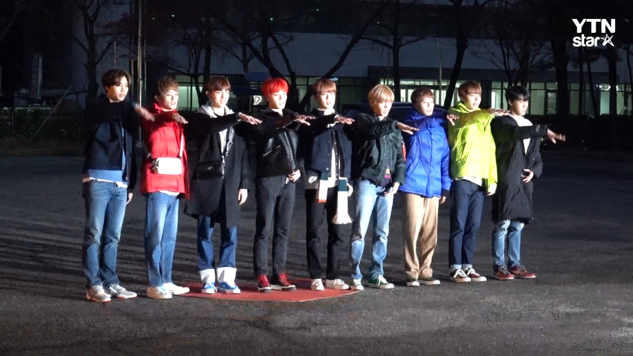 [방송][Y영상] NCT127, 아침부터 비현실 외모 #뮤뱅 #출근길 | YTN
