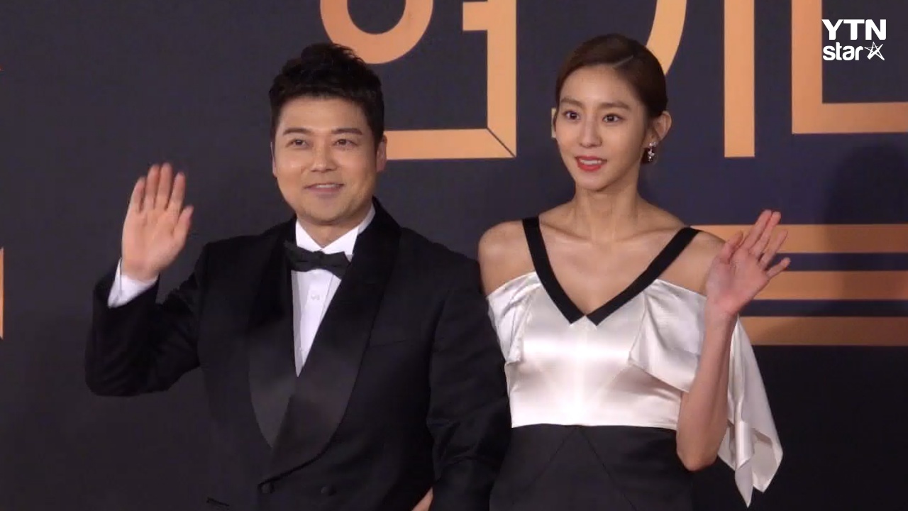 [방송][Y영상] 전현무-유이 ‘연기대상 MC 맡았어요’(2018 KBS 연기대상) | YTN
