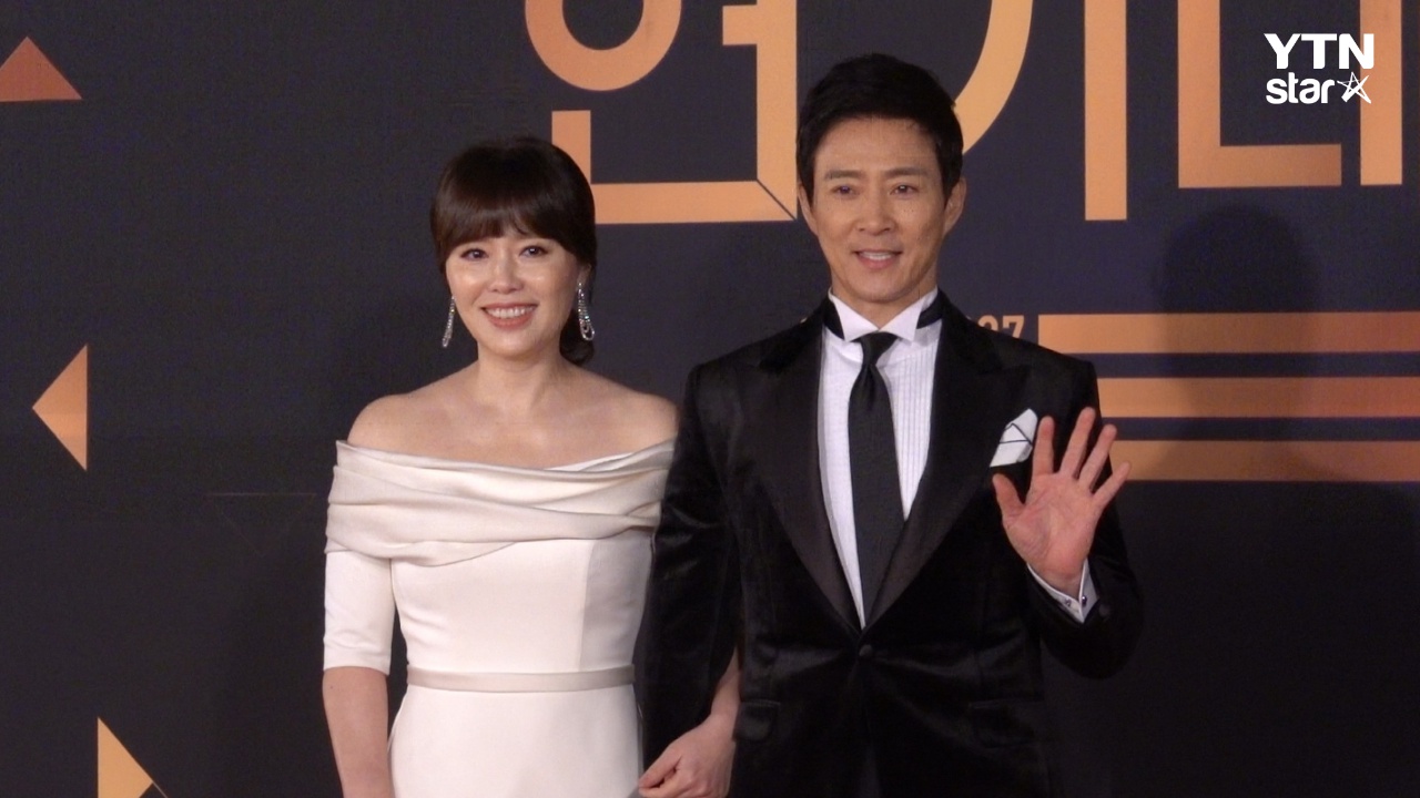 [방송][Y영상] 최수종♥하희라 ‘첫 부부 동반 레드카펫’(2018 KBS 연기대상) | YTN