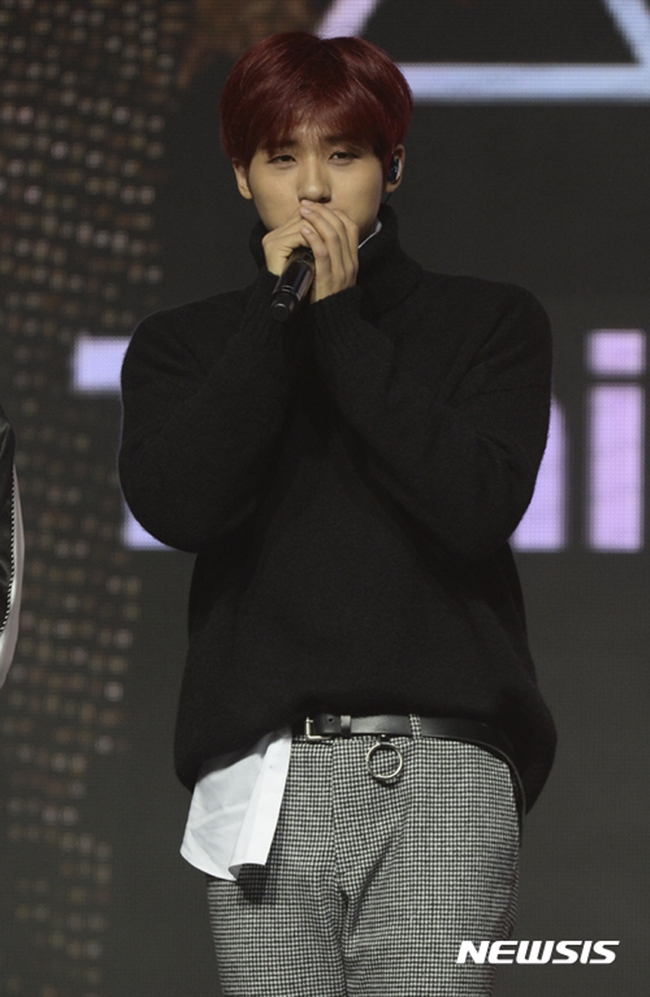 [가요]B1A4 측 "신우, 22일 현역 입대…해외 일정 불참" (공식) | YTN