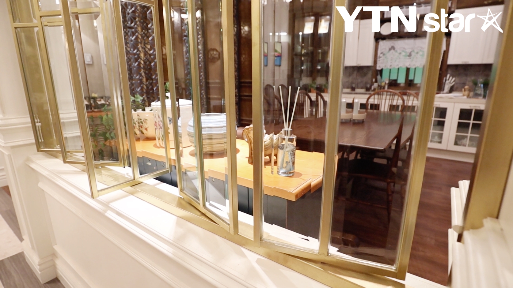 [방송][Y메이커②] 'SKY캐슬' 미술감독 "개연성을 이끄는 공간의 힘" | YTN