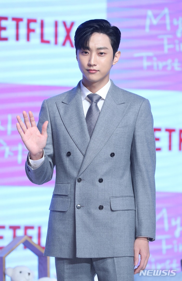 [가요]B1A4 출신 진영, 오늘(20일) 입소…사회복무요원 대체 복무 | YTN