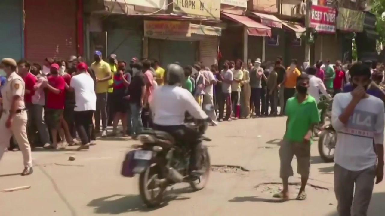 [국제]코로나 때문에...거리에서 출산하고 160km 걸어간 여성 | YTN