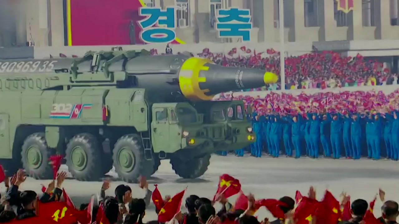 [정치]北, 덩치 커진 신형 ICBM·SLBM 공개...신무기 4종 세트도 선보여 | YTN