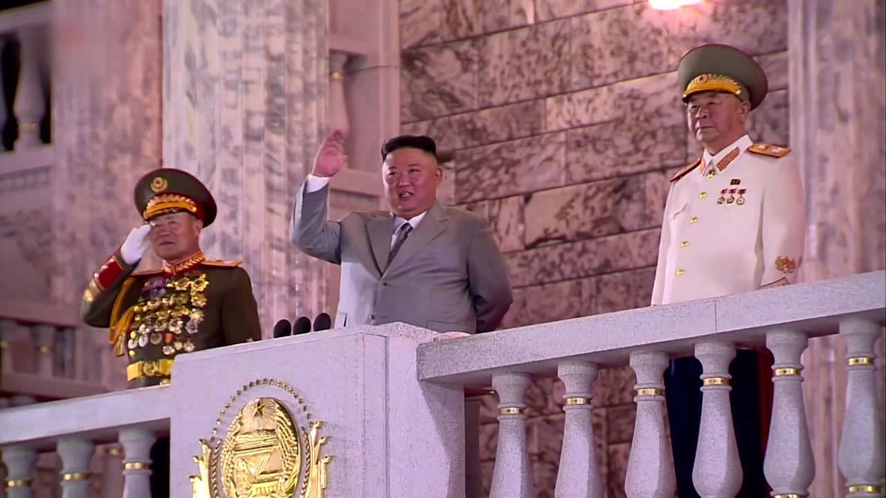 [정치]北, 덩치 커진 신형 ICBM·SLBM 공개...신무기 4종 세트도 선보여 | YTN