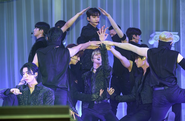 [가요]"안무 전면 수정...색깔 찾았다" SF9, '킹덤'서 돌아온 완성판 9인(종합) | YTN