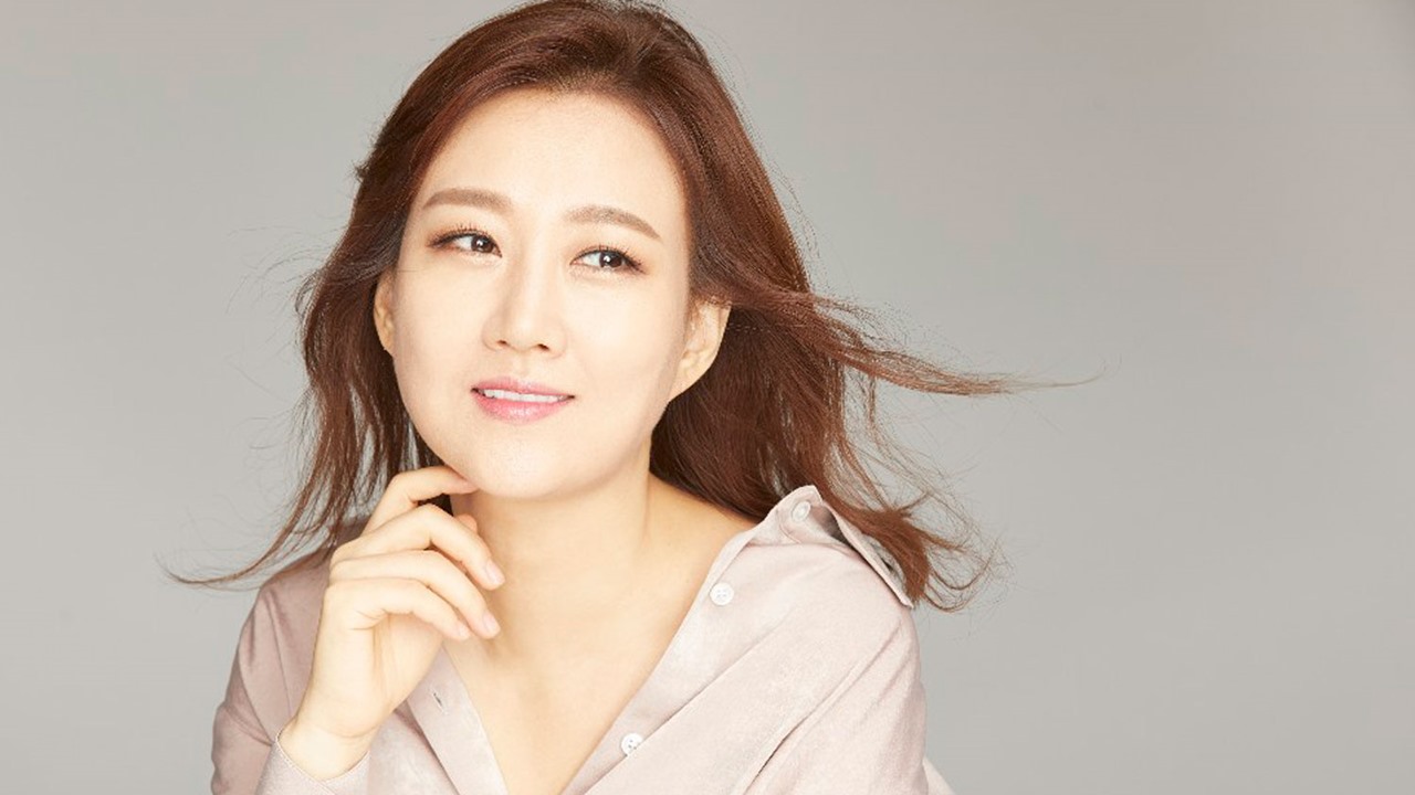 [방송]장윤정, 새 소속사 찾았다…스카이엔엠과 전속계약 | YTN