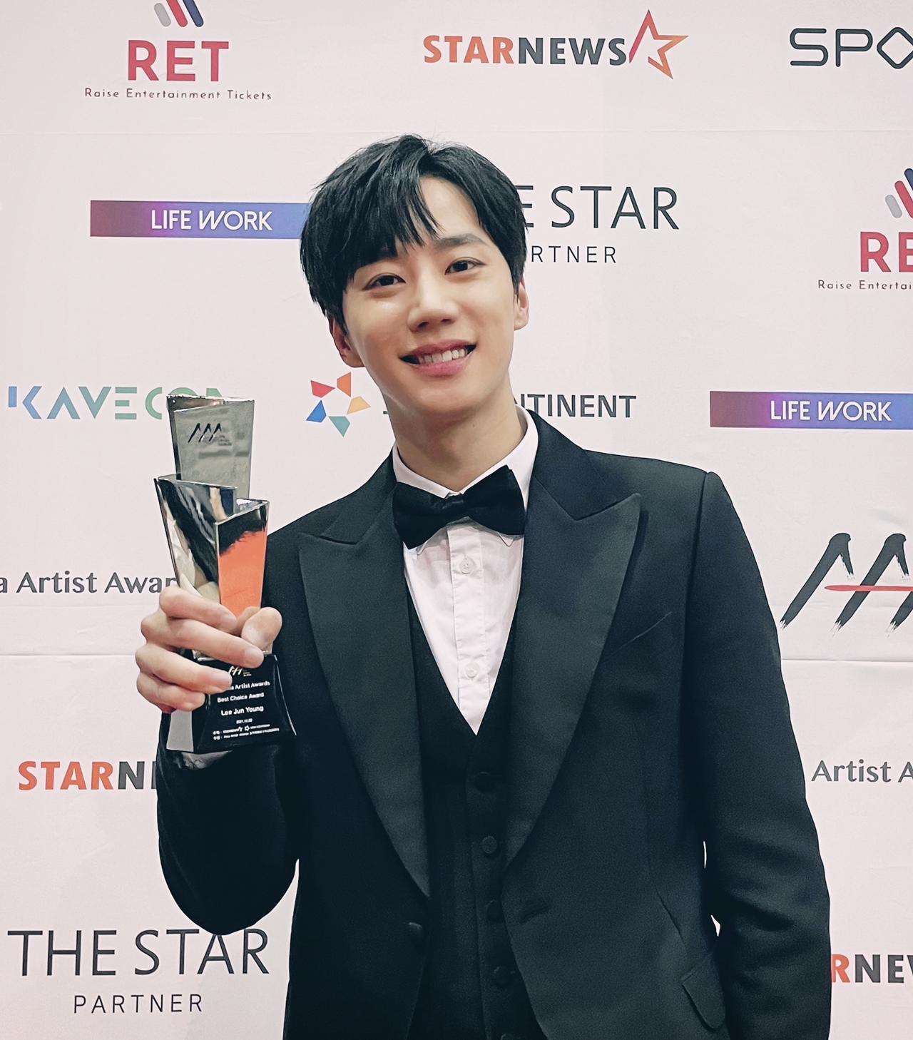 [방송]이준영, 2021 아시아 아티스트 어워즈 ‘AAA 베스트 초이스상’ 수상 | YTN