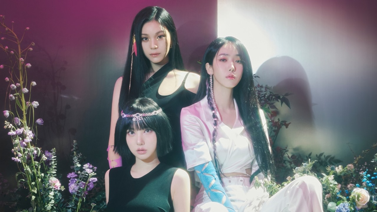 [최신뉴스]‘경력직 신입’ VIVIZ, 성공적 데뷔 신호탄…음원 차트 1위 | YTN