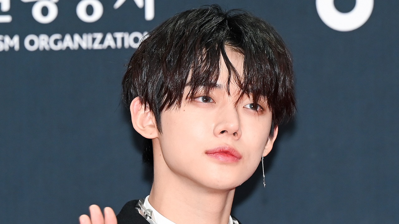 [가요]TXT 연준 코로나19 확진 "미열·경미한 인후통 느껴" (공식입장) | YTN