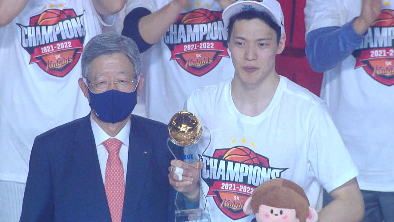 [스포츠]SK, 창단 첫 통합우승...김선형 생애 첫 파이널MVP | YTN