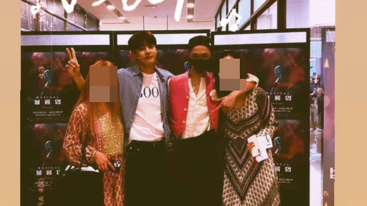 [가요]지드래곤, 세븐 공연 찾아 투샷 완성...빛나는 YG 우정 | YTN