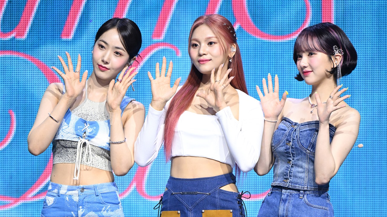 [가요][Y현장] VIVIZ “앨범 준비·‘퀸덤’ 병행, 그래도 쉴 순 없어” | YTN