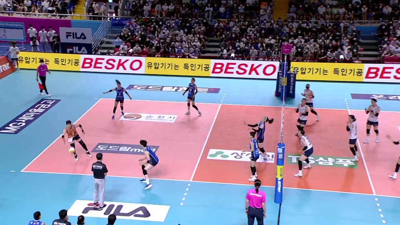 [스포츠]GS칼텍스, IBK기업은행 완파하고 컵대회 준결승 진출 | YTN