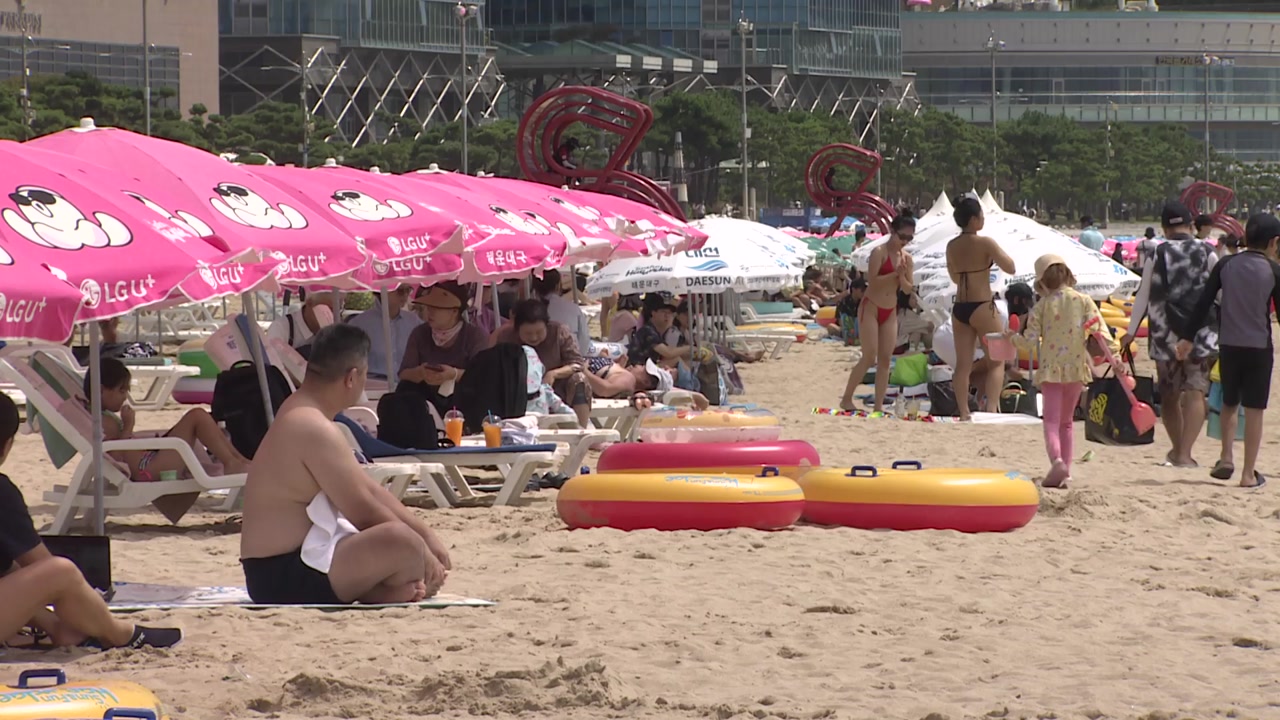 [전국]여름 끝자락 해운대해수욕장 막바지 피서객 몰려 Ytn