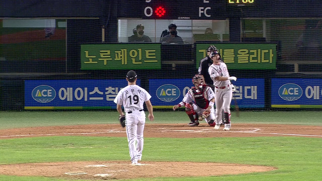 [스포츠]'상처뿐인 1·2위 맞대결' SSG-LG 연장 12회 무승부 | YTN