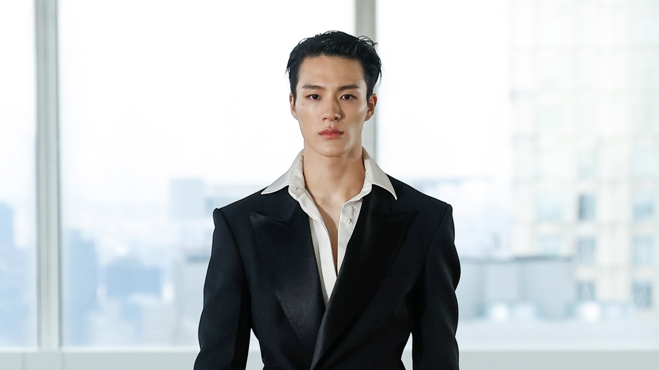 [가요]NCT 제노, 뉴욕 패션위크 런웨이 등장...SM, 피터도와 파트너십 | YTN