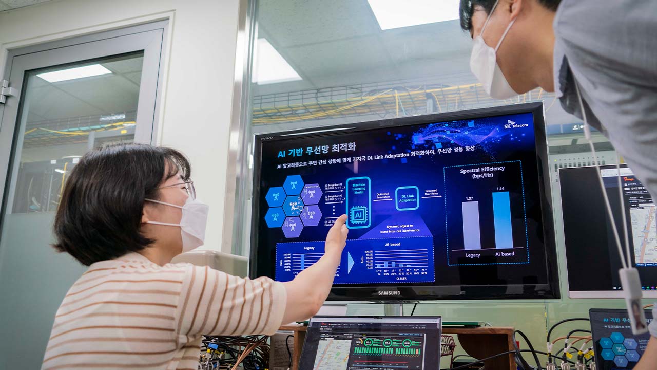 [경제][기업] SKT·에릭슨, AI 기지국 데이터 전송 기술 검증 완료 | YTN