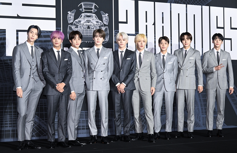 [Y현장] "네오하게 돌아왔다"...NCT 127, 1년만의 컴백 '질주' (종합) | YTN