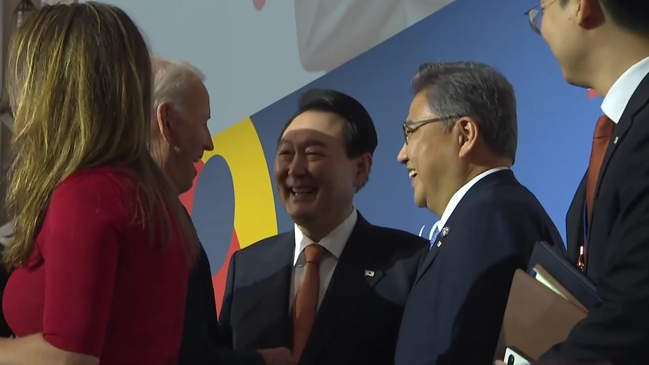 [정치]한미정상, 회담 대신 '48초 환담'..."IRA 우려 전했다" | YTN