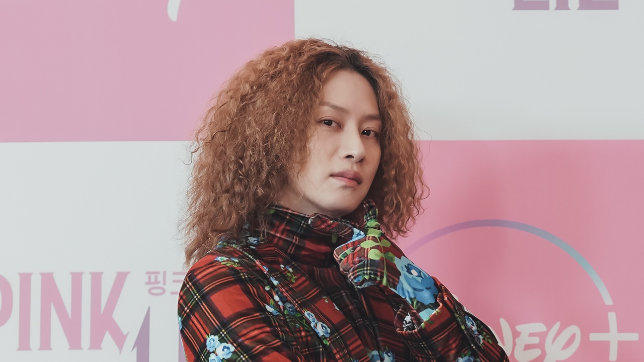 [방송]'핑크 라이' 김희철 "청춘의 피 끓어…MC 아닌 출연자로 나오고파" | YTN