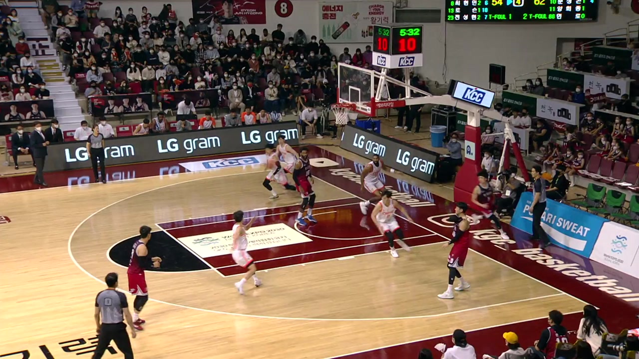 [스포츠]KGC인삼공사, 김승기 감독의 캐롯 꺾고 개막 2연승 | YTN