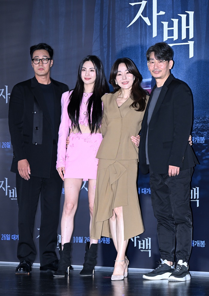 [영화][Y현장]"韓정서 담아 각색"…김윤진X소지섭X나나 '자백', 원작과 다른 점(종합) | YTN