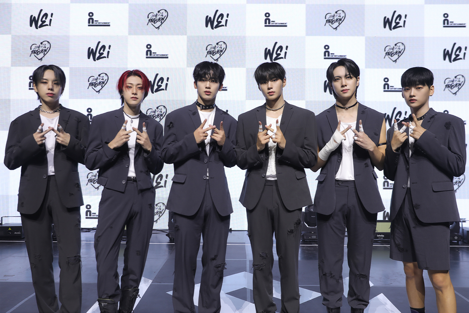 [Y현장] "중독적 'MSG돌' 노린다"...위아이, 청량미 벗고 섹시미 탑재(종합) | YTN