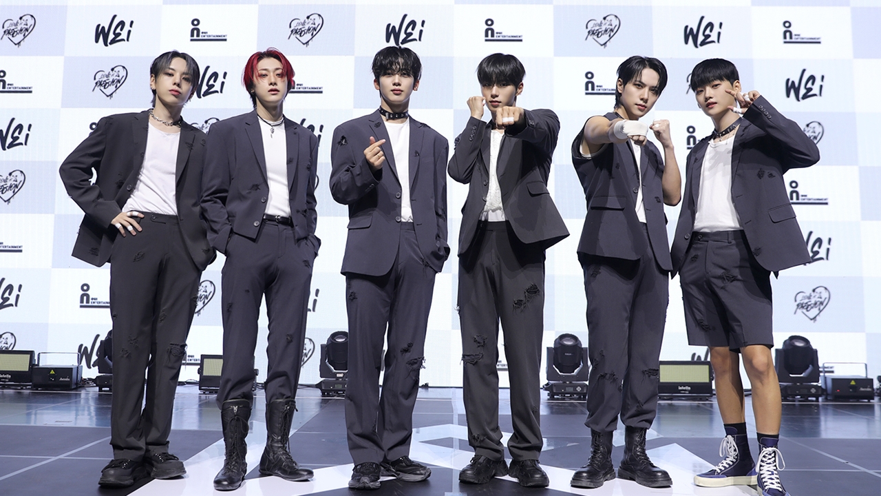 [Y현장] "중독적 'MSG돌' 노린다"...위아이, 청량미 벗고 섹시미 탑재(종합) | YTN