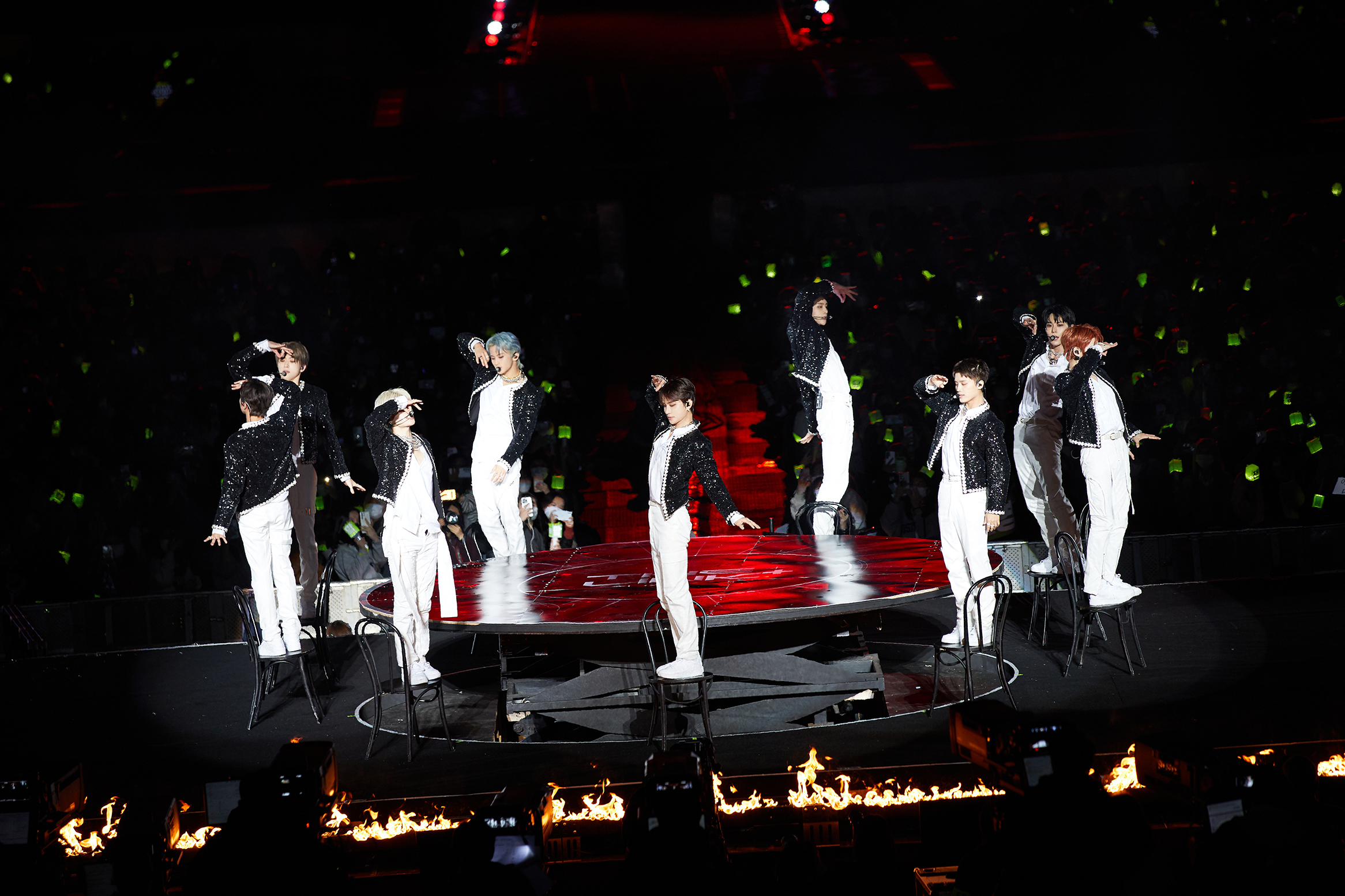 [Y현장][Y리뷰] 주경기장 공연다웠다…NCT 127, 역대급 스케일로 잠실벌 압도 (종합) | YTN