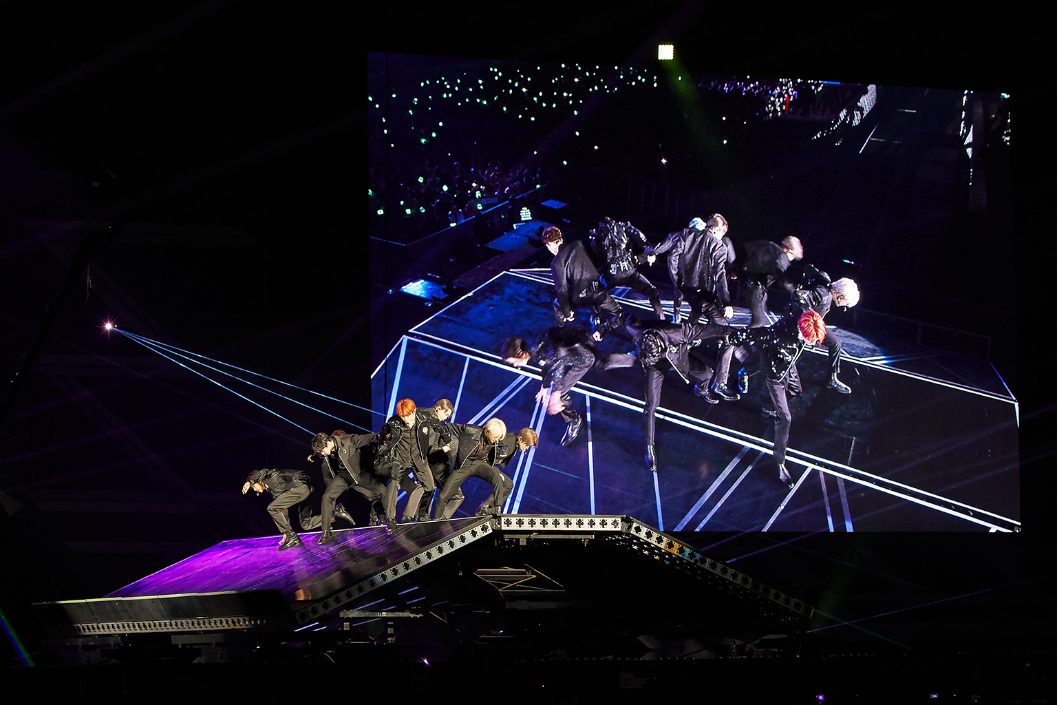 [Y현장][Y리뷰] 주경기장 공연다웠다…NCT 127, 역대급 스케일로 잠실벌 압도 (종합) | YTN