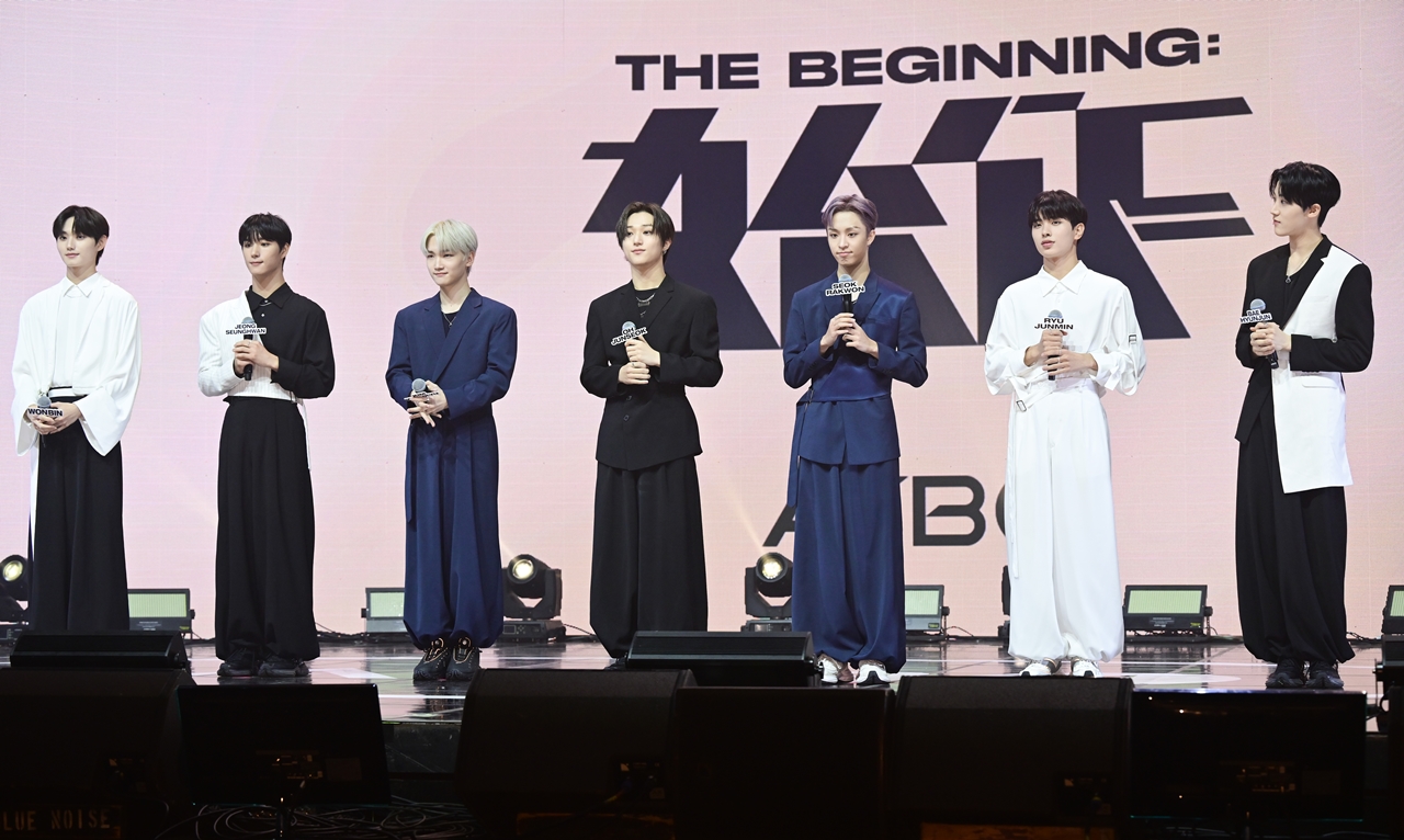 [Y현장] '갓포먼스 그룹' ATBO, 신인의 패기 넘치는 '애티튜드'로 컴백 (종합) | YTN