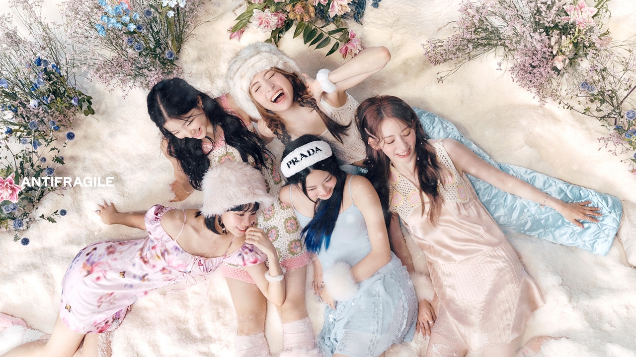 [가요]르세라핌, K팝 걸그룹 사상 최단기간 美 빌보드 200 진입 '쾌거' | YTN