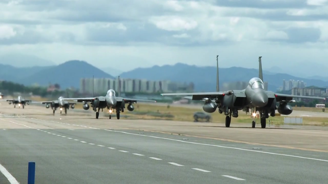 [정치]北 군용기 180여개 비행 항적 포착...F-35A 등 80여대 출격 | YTN