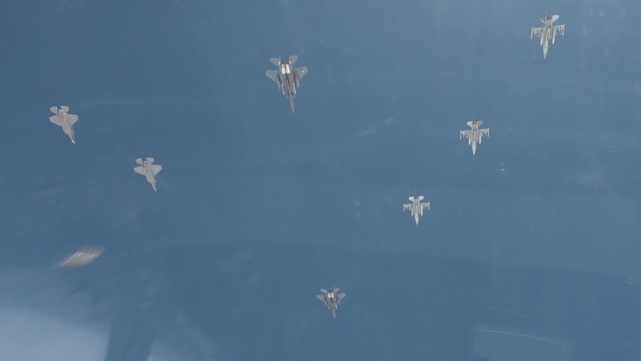 [정치]北 군용기 4시간 동안 180여 개 항적...軍 F-35A 등 80여대 출격 | YTN