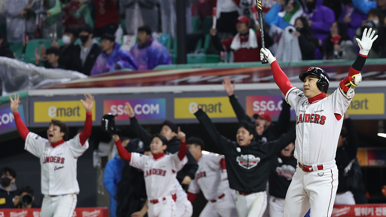 [스포츠]'대타 김강민 끝내기' SSG, 키움에 역전승...우승까지 1승 | YTN
