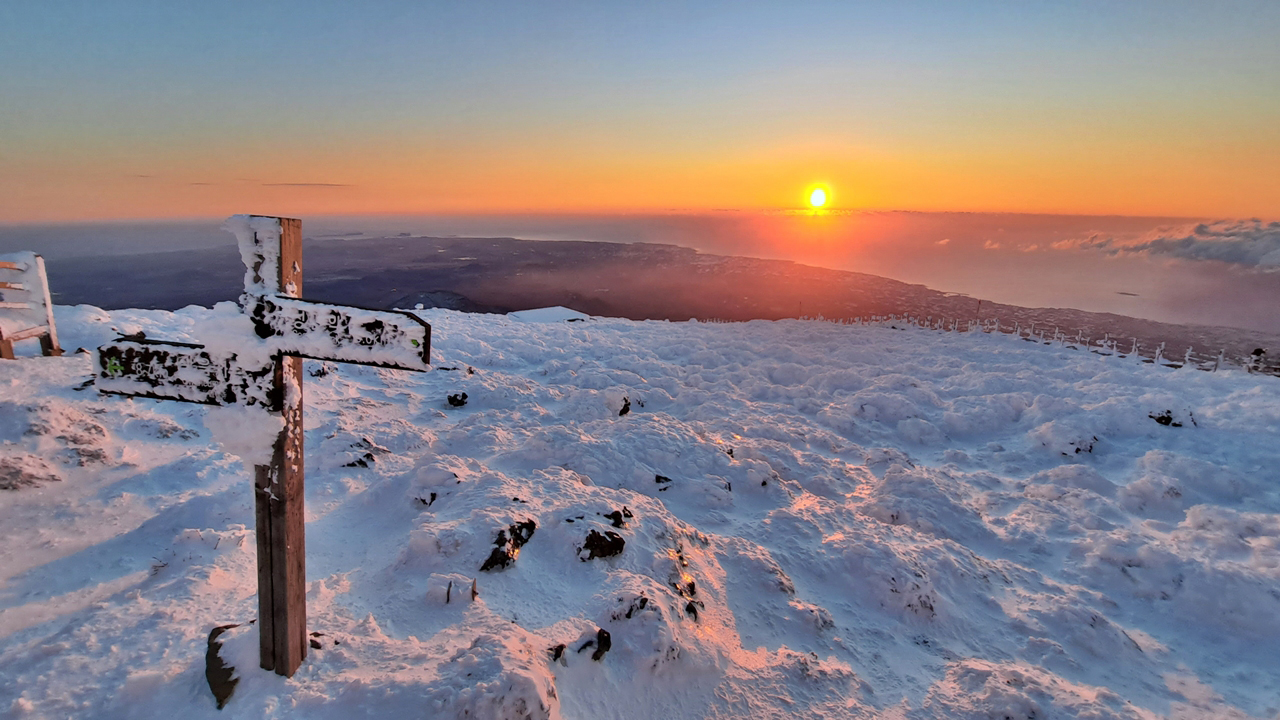 [전국]'새해 해돋이' 한라산 정상에서...제주도, 2년 만에 야간산행 허용 | YTN