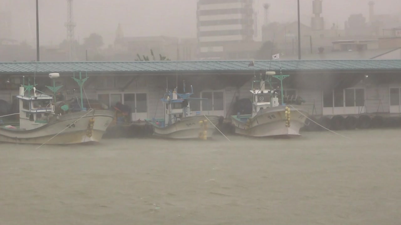 [날씨] 경북 동해안 호우특보...시간당 20~30mm 많은 비 | YTN