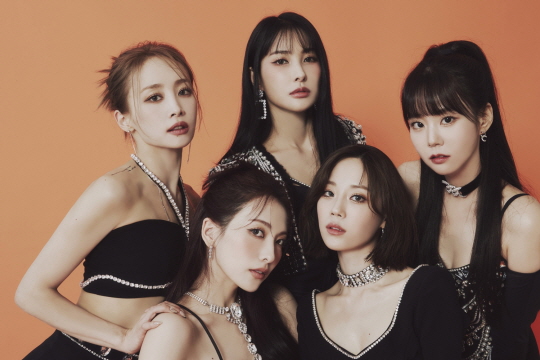 [가요]카라 ‘MOVE AGAIN’ 단체 티저 이미지 공개…컴백 기대감 최고조 | YTN