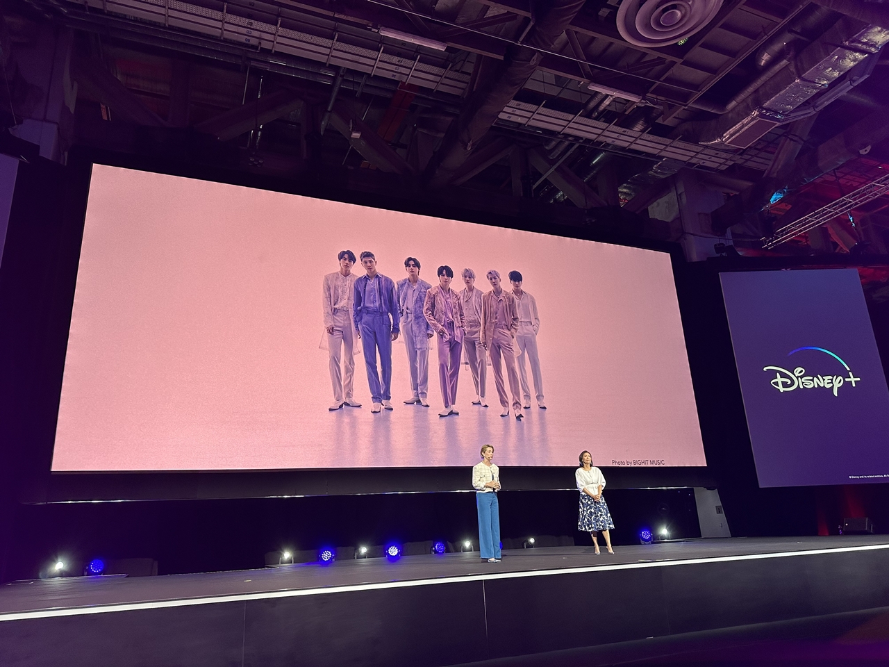 [Y현장] 디즈니, 방탄소년단 다큐 'BTS 모뉴먼츠: 비욘드 더 스타' 내년 공개 | YTN