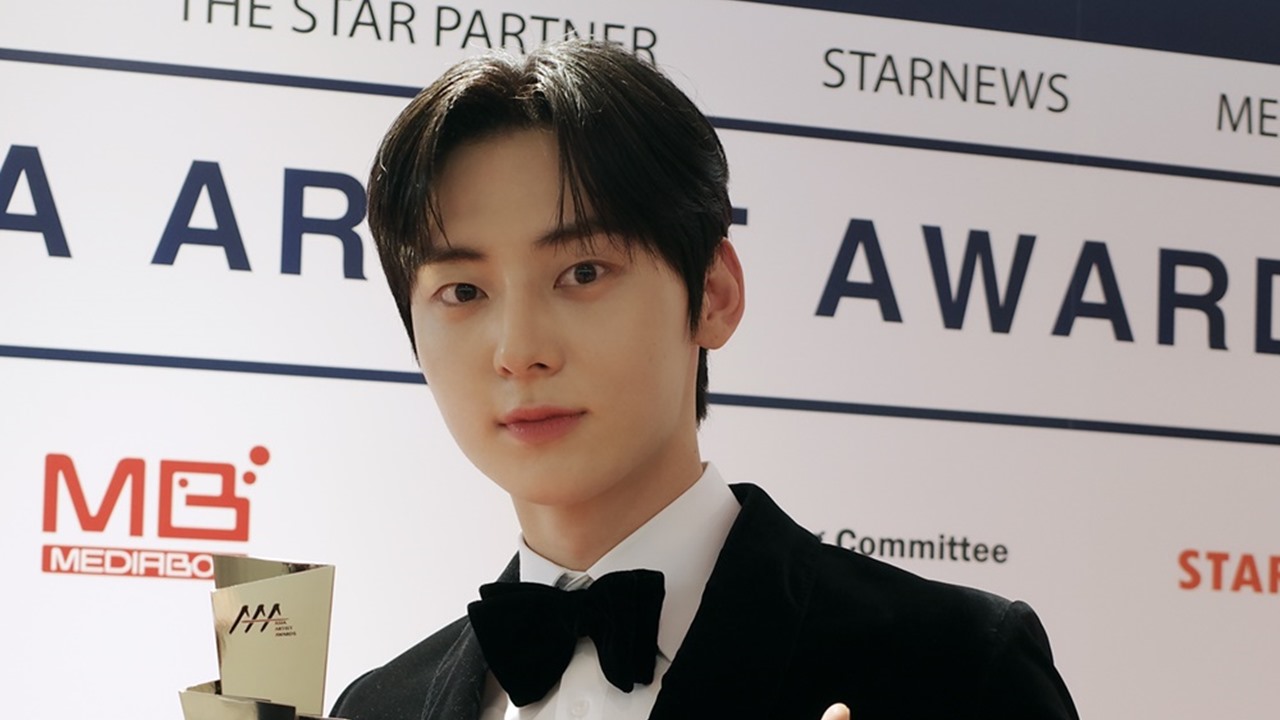 [방송]황민현, ‘2022 AAA’서 2관왕 “올해는 내게 인생의 2막 같아” | YTN