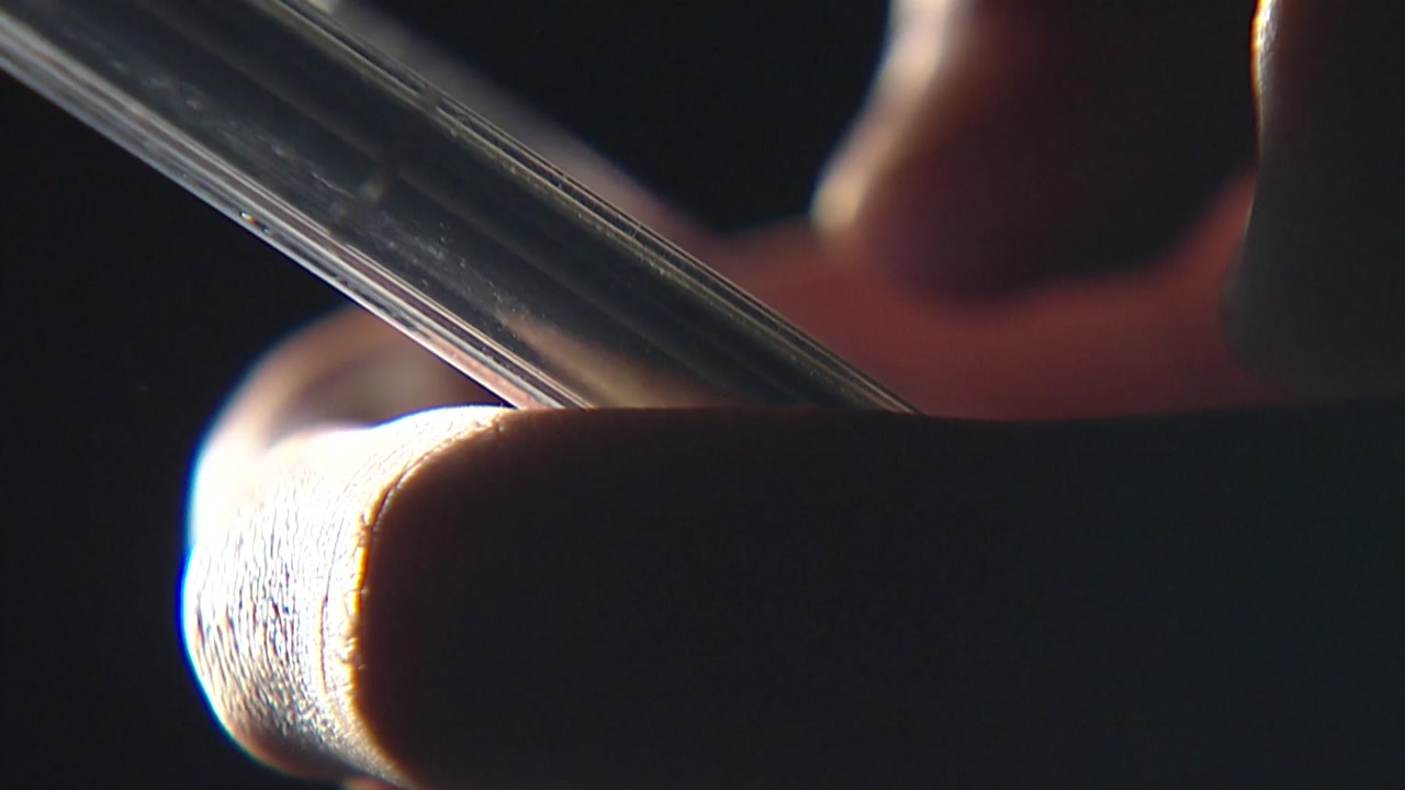 [사회][뉴스라이더] "만나줘, 제발 만나줘" 1원씩 120번 입금...스토킹일까? | YTN