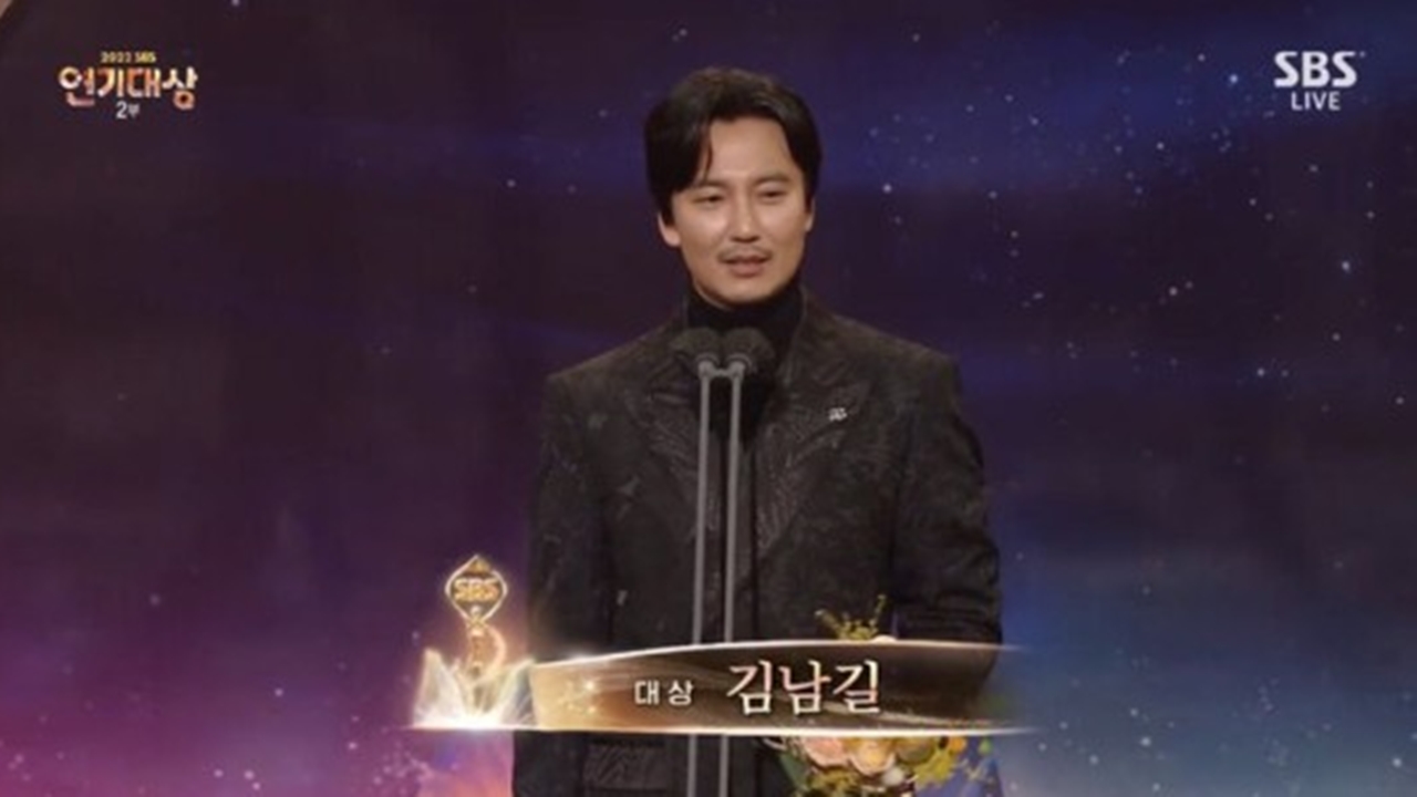[방송]김남길, 'SBS연기대상' 대상 수상...2019년 이어 두 번째(종합) | YTN
